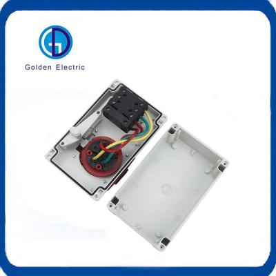 중국 16A 5자리 IP44 380V 3p N E 잠금 및 스위치와 함께 산업용 전기 플러그 소켓 판매용
