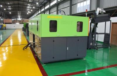 China Máquina del moldeo por insuflación de aire comprimido del agua mineral de 4 cavidades, objeto semitrabajado de la botella del animal doméstico que hace la máquina en venta