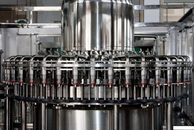 Cina Imbottigliatrice liquida completamente automatica ad alta velocità per succo/acqua/birra/vino in vendita
