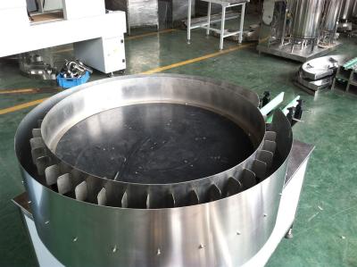 Cina Macchina imballatrice della bottiglia rotatoria automatica della bottiglia di vetro dei semi per la linea di produzione dell'acqua in vendita