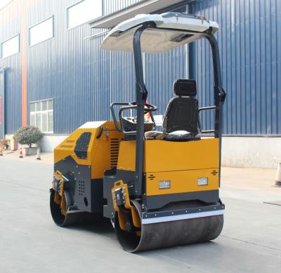 Cina Capacità di classificazione del 30% 3 tonnellate a doppio tamburo a rotaia vibrante a propulsione automatica per il beneficio in vendita
