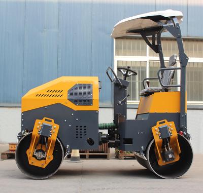 Cina HQ-YL1200 1-5 Tonnes Vibration Ride On Mini Road Roller con 120L di capacità del serbatoio dell'acqua in vendita