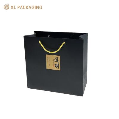 China 디자인 리사이클 종이 가방 크래프트 종이 고품질 화장품 의류 종이 상자 로고 for sale