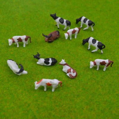 Китай 1:87 scale ABS plastic Model Painted Mixed Farm Animals Cows 20mm for Model Building Materials продается