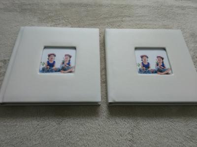 Cina Album di foto rotondi freschi della spina dorsale del cuoio bianco 12x8, pagine interne dell'angolo quadrato in vendita