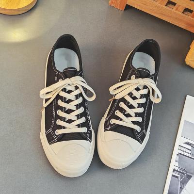 Chine Été 2024 Nouvelles chaussures en toile blanche et lactée respirantes chaussures d'hommes chaussures blanches toutes matches chaussures décontractées à la mode chaussures d'hommes à vendre