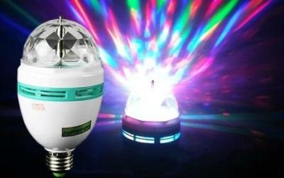 Cina Fase che gira la luce magica della palla di controllo LED sfera di cristallo variopinta sana delle lampadine della mini in vendita