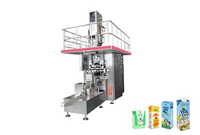 Cina Riempitore di riempimento della bevanda del latte/succo/yogurt del cartone dell'attrezzatura della bevanda triangolare automatica in vendita