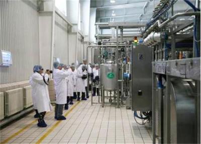 Cina Piccola macchina di trattamento del latte pastorizzata imbottigliante con il serbatoio all'aperto del latte in vendita