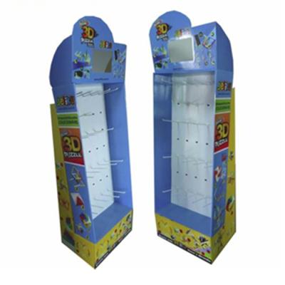 Cina New Recyclable Material Free Designs High Quality Recyclable 3D Promotion Cardboard Rack Display Custom Design With Hooks in vendita