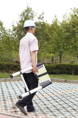 Chine Portable Easy Store Folding Step Manufacturers Loft Retractable Foldable Aluminum Telescopic Ladder à vendre