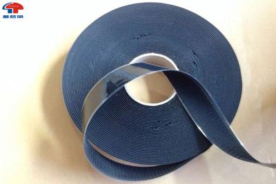 China 1" Schwarz-selbstklebender Haken und Schleife nehmen/Haken-und Stapel-Band-Befestiger mit Polyzwischenlage auf zu verkaufen
