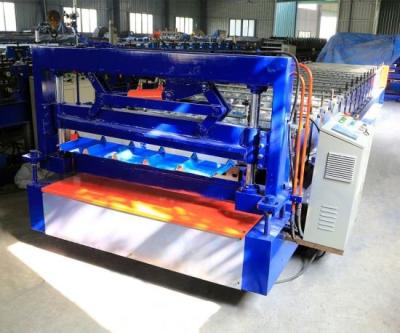 Cina Rotolo del pannello del tetto che forma macchina per i materiali da costruzione di alta qualità in vendita