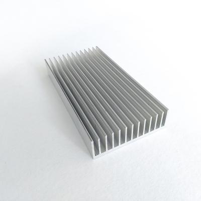 Cina L'abitudine ha espulso dissipatore di calore di alluminio con CNC che lavora l'anodizzazione a macchina naturale in vendita