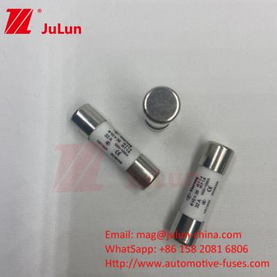 China 10*38mm FUSE 15A 690VDC Panel Mount Solar PV Sicherung für robuste PV String Schutz zu verkaufen