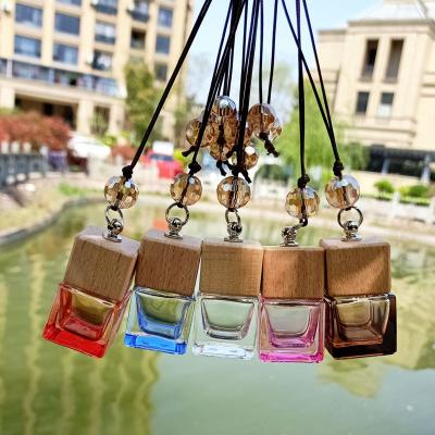 中国 拡散器のクリスタル グラスは木製の帽子との多彩な緑のピンクの黄色をびん詰めにする 販売のため