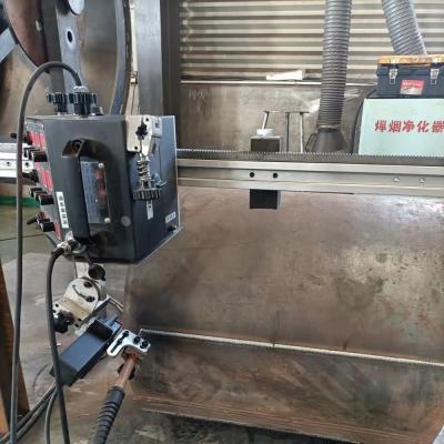 Chine Tracteur de soudage de réservoirs à courant continu électrique à voie droite pour machines de construction de réservoirs à vendre