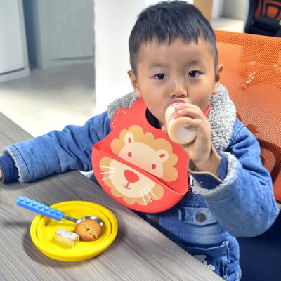 중국 주문 제작된 아기 실리콘은 식품 등급 방수 유아들 BPA 무료 앞치마의 가슴부분을 비브스 판매용