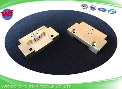 Chine Guide en laiton inférieur D 0.8mm X053C884G55 X053C884G64 de DBM6400 Mitsubishi EDM fa à vendre