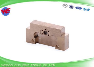 Chine Guide en laiton inférieur D 0.8mm X053C884G55 X053C884G64 de DBM6400 Mitsubishi EDM fa à vendre