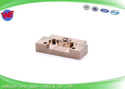 Chine Guide en laiton inférieur D 0.8mm X053C884G55 X053C884G64 de DBM6400 Mitsubishi EDM fa à vendre