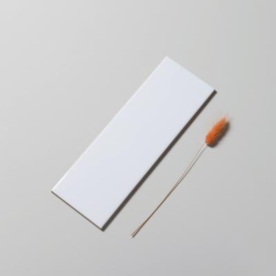 Cina le mattonelle ceramiche della parete di 100x300mm/hanno lustrato la progettazione di Backsplashes della cucina delle mattonelle del sottopassaggio nel bianco in vendita