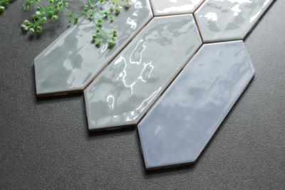 Cina Le mattonelle ceramiche/abitudine della parete di Inovation hanno lustrato la forma della freccia delle mattonelle della cucina in vendita
