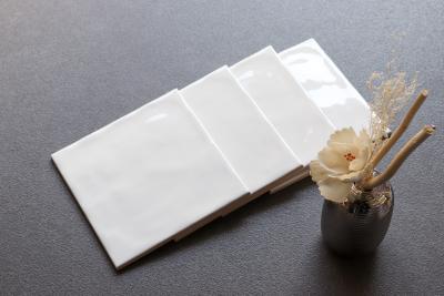 Cina Alloggi le mattonelle decorative 15*15 cm della parete del sottopassaggio lustrate Backsplash della cucina in fatto a mano bianco in vendita
