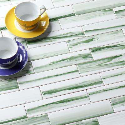 Cina mattonelle lustrate verdi di verniciatura cinesi della parete di effetto della decorazione del fondo di 5*20cm in vendita