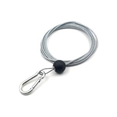 Cina Assemblaggio cavi regolabile dell'acciaio inossidabile del cavo della palestra di abitudine con la palla di nylon nera Carabiner in vendita