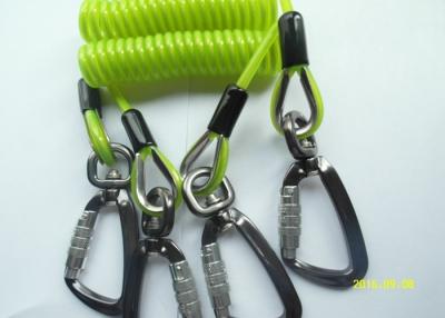 China Correias revestidas verdes da ferramenta da segurança do plutônio retráteis com giro dobro Carabiner à venda