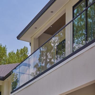China Goudkleurig glasrail handgrepen voor 12 mm gehard glas aluminium legering constructie Te koop