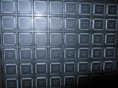 中国 LC4128V-75TN100C の格子半導体- 3.3V/2.5V/1.8V 内部システム プログラム可能な超高速の高密度 PLDs 販売のため
