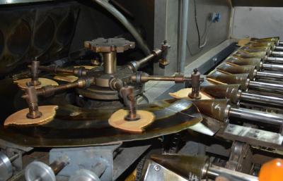 Китай Коммерчески машина мороженого конуса с подгонянным выходом продается