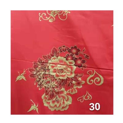 Cina polvere 100% dell'oro del poliestere che stampa il tessuto caldo del materasso di Four Seasons 70g 215cm in vendita