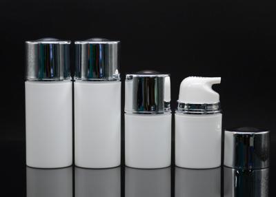 Cina la pompa cosmetica senz'aria di 50ml pp imbottiglia i piccoli barattoli di plastica con la vite sui coperchi in vendita