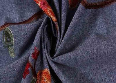 中国 刺繍された自然なデニムの生地、物質的な軽い洗浄伸張のジーンズ 販売のため