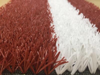 Cina Rotoli artificiale quadrato bianco rosso scuro dell'erba di sport densità 8800 Dtex di altezza 10500 di 4m x di 1m 50mm in vendita