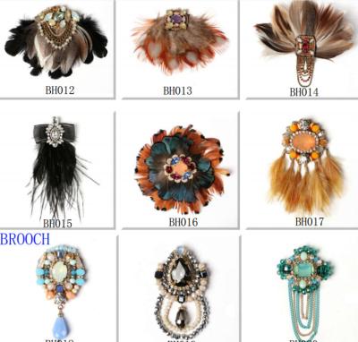 Chine Fashion Women Accessories Crystal Custom Letter Rhinestone Brooch Pins,  new brooch design vintage brooch, Crystal Women à vendre