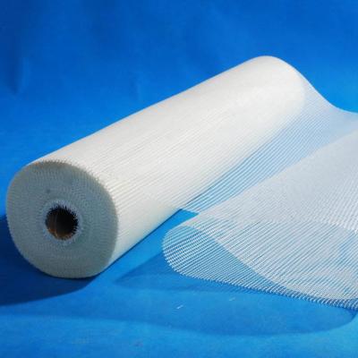 Chine fibre de verre résistante Mesh Roll de l'alcali 153g de 4x4mm à vendre