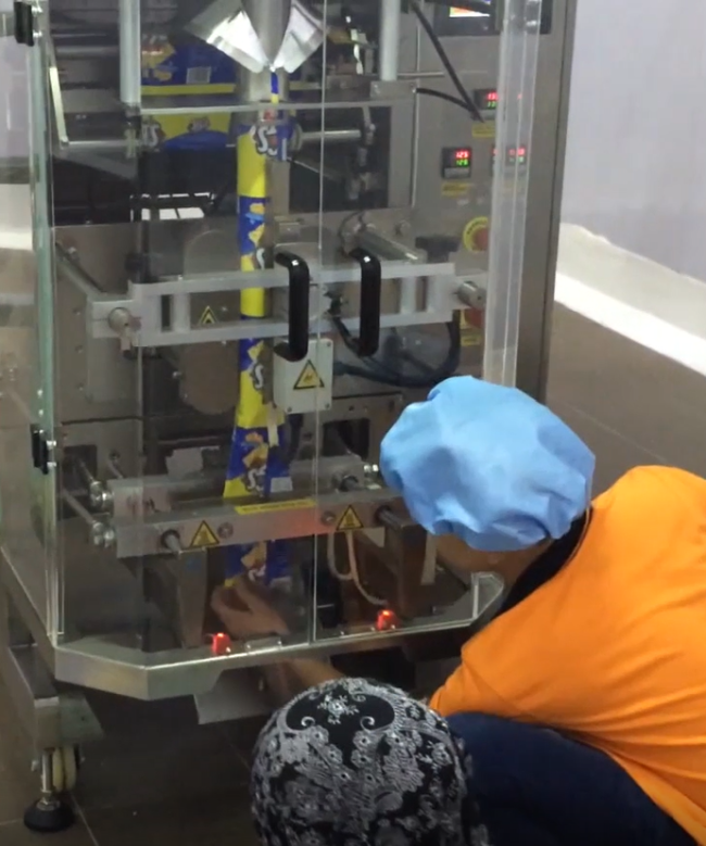 Full view of the packaging machine