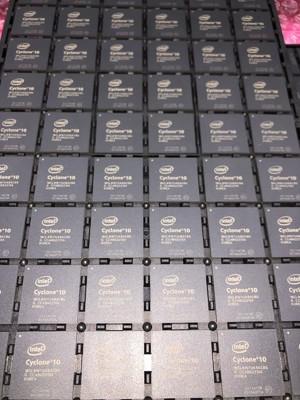 Cina 10CL016YU484C8G BGA484 in vendita
