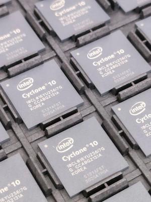 Cina 10CL016YU256I7G BGA256 in vendita