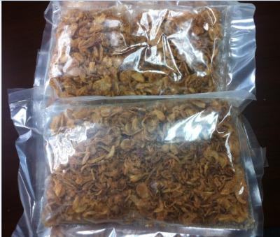 Cina Colore dorato delizioso che frigge nel grasso bollente gli anelli di cipolla, cipolle croccanti fritte nel grasso bollente in vendita