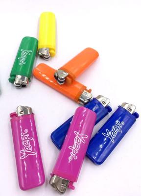 China Cinco cores BBQ Custom Flame Electric Lighter para cigarros descartáveis Recheado de gás à venda