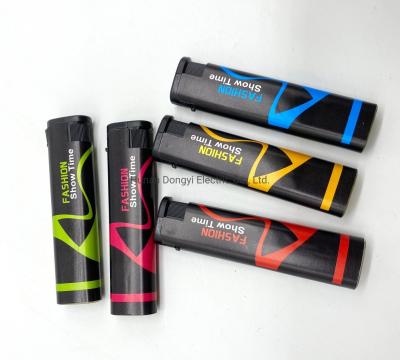 Cina Personalizzazione adesivo avvolto articolo di accendino elettrico usa e getta per regalo di souvenir in vendita