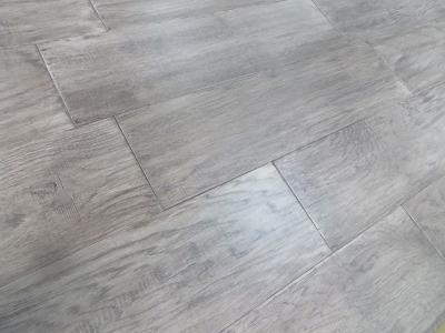 China la nuez dura apenada dirigió el suelo de madera con gris manchado en venta