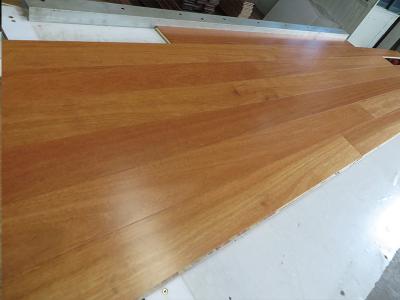 Chine Kempass laqué naturel a machiné le plancher en bois avec la surface douce à vendre