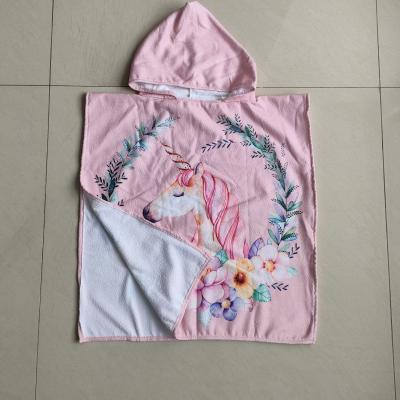 Chine Microfiber imprimé par bande dessinée faite sur commande badine le poncho à capuchon de serviette de plage à vendre