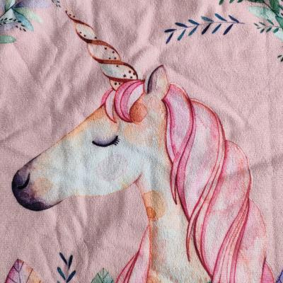 Chine Microfiber imprimé par bande dessinée faite sur commande badine le poncho à capuchon de serviette de plage à vendre